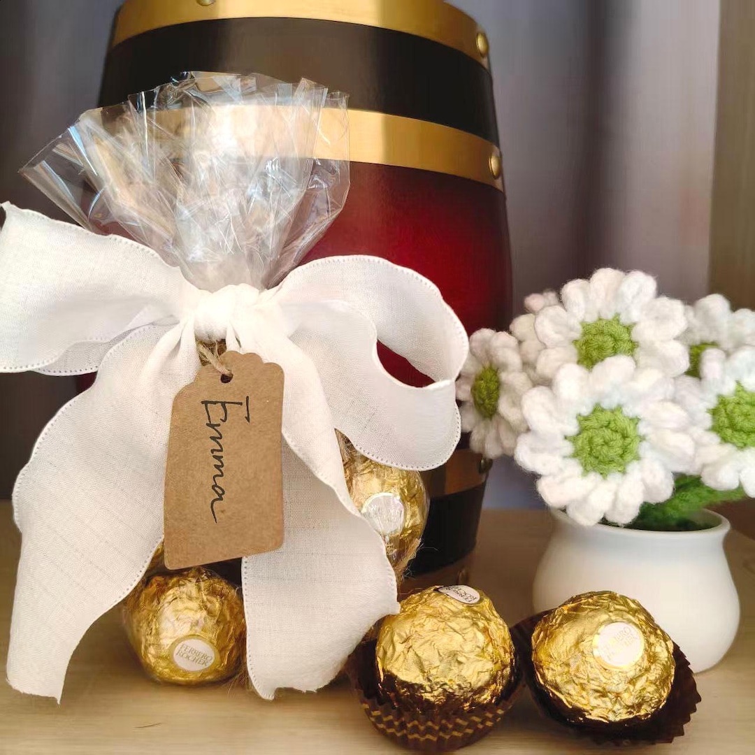 Handwritten, Personalized Ferrero Rocher Chocolate Wedding Wreath –a ...