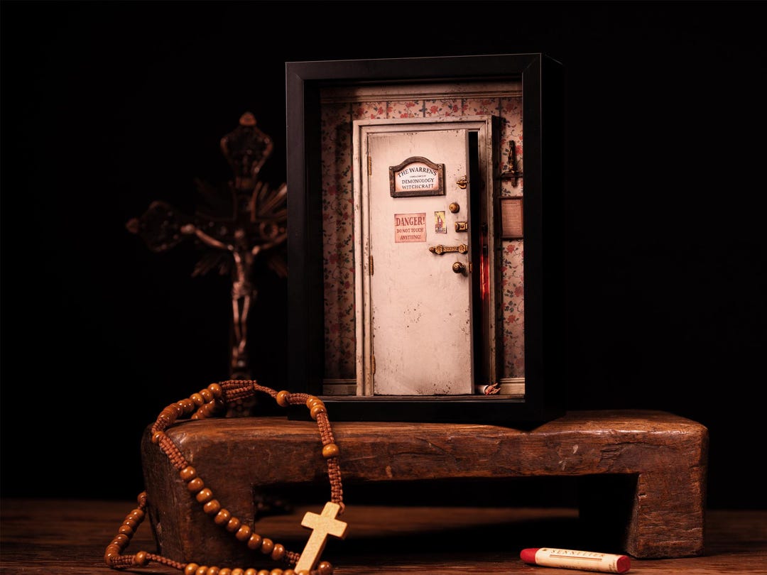 Warren Door Framed Diorama – the Conjuring Artifact Room Door Horror ...