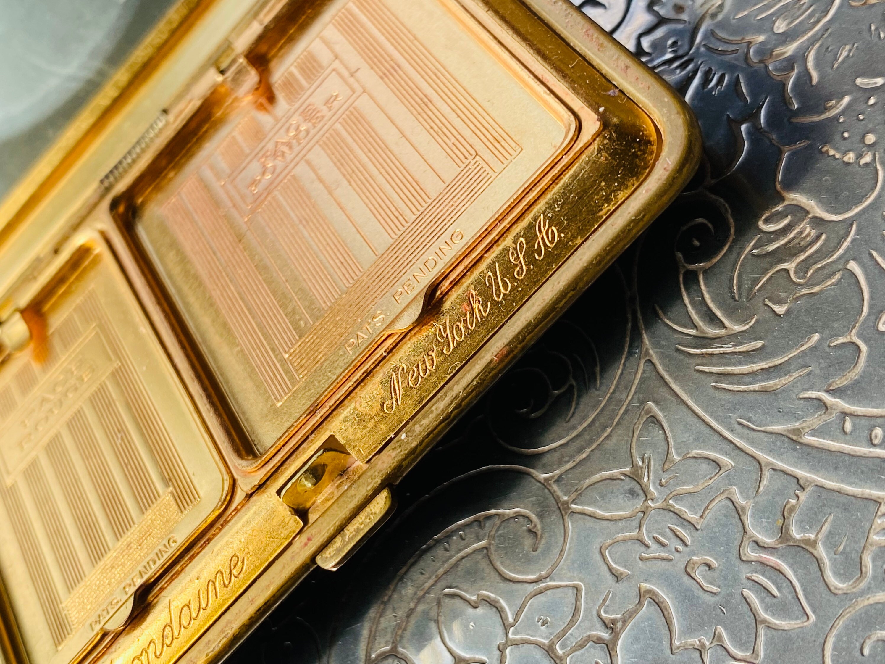 Lovely Unique Tiny Mondaine Art Deco Vintage Powder Compact Powder ...