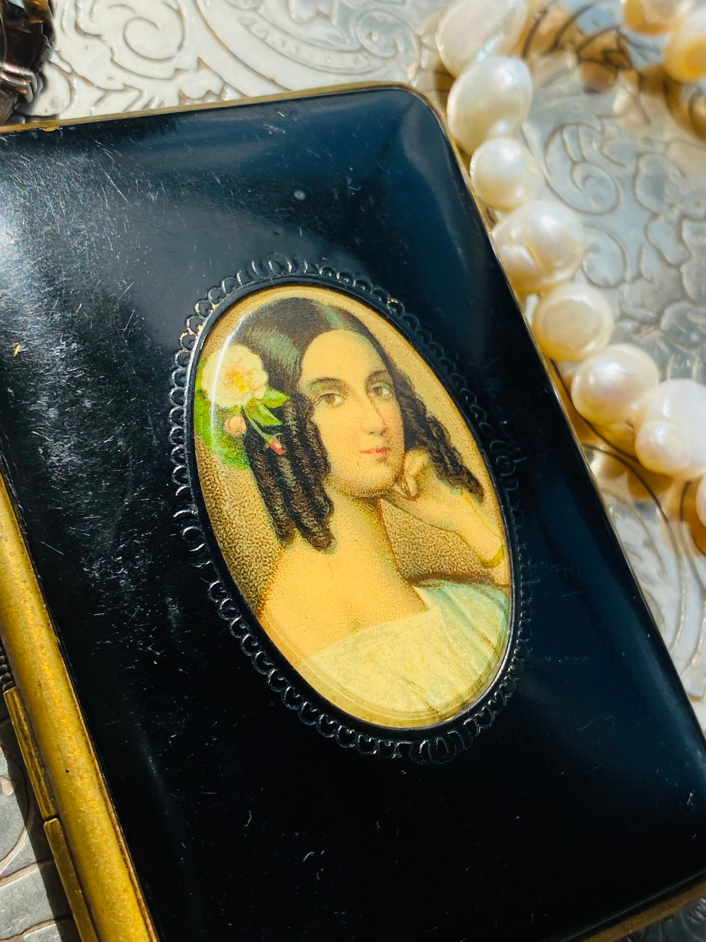 Lovely Unique Tiny Mondaine Art Deco Vintage Powder Compact Powder ...