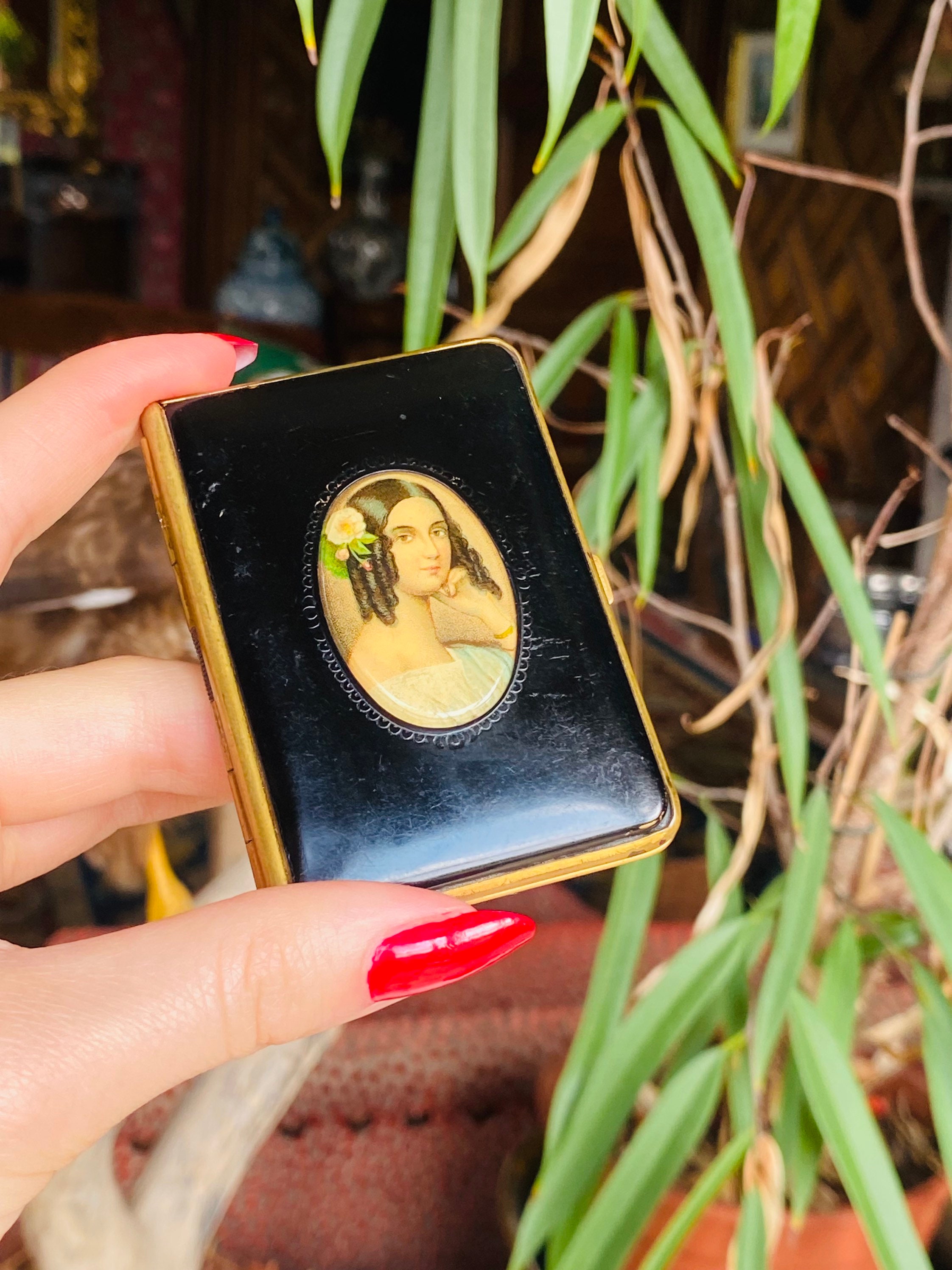 Lovely Unique Tiny Mondaine Art Deco Vintage Powder Compact Powder ...