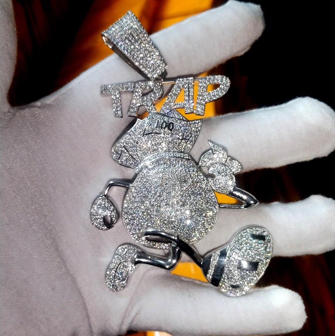 Customized Trap Pendant Round Natural Tester Pass Moissanite Pendant ...