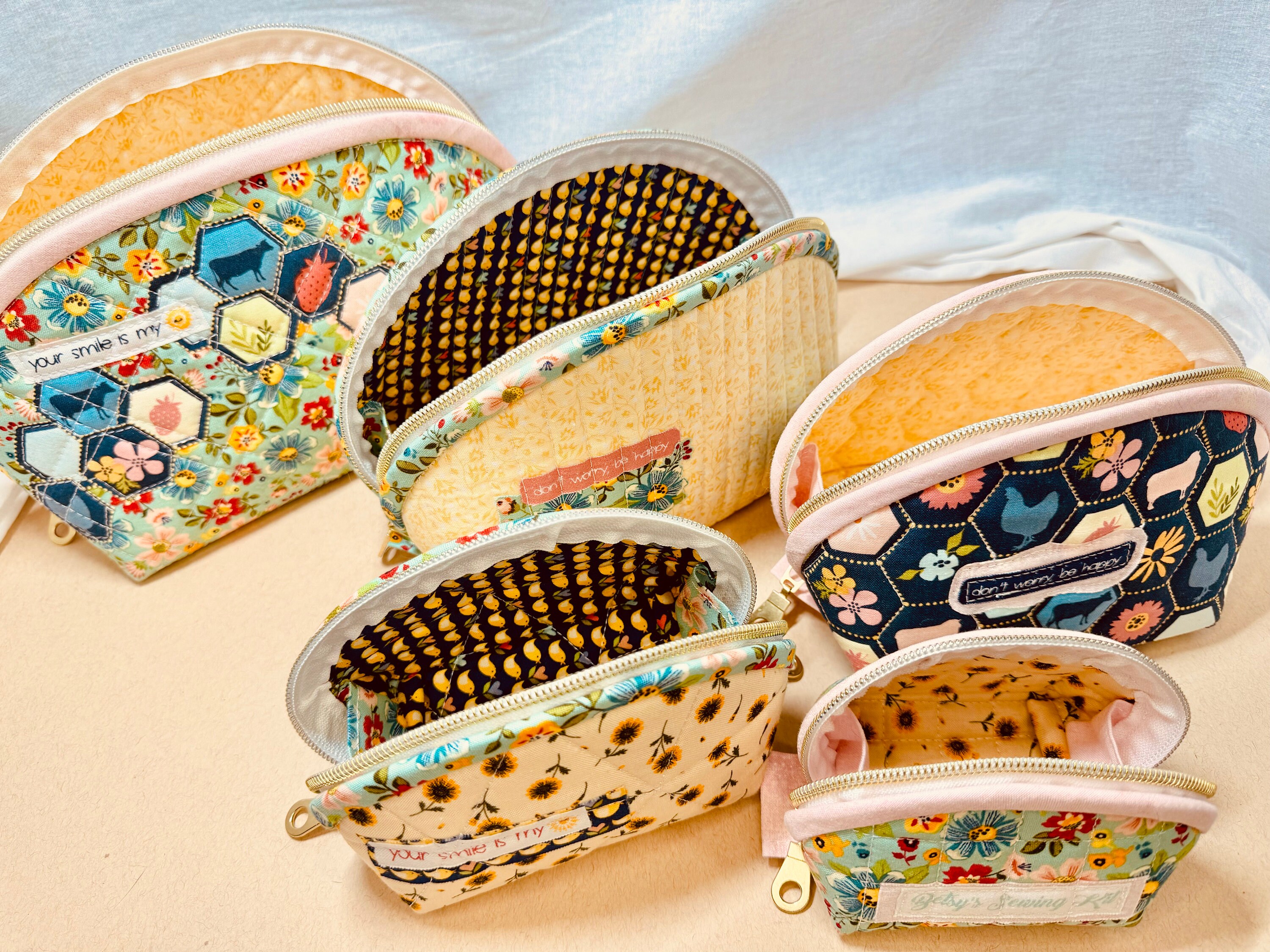 Quilted & Appliqued Clam up byannie.com Pouch Large Zipper Bag in ...