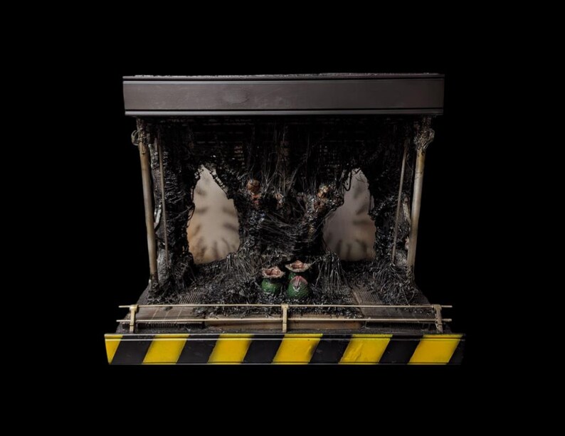 Alien Duo Diorama - Etsy