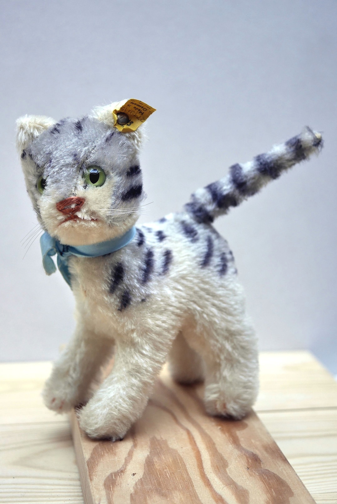 Steiff Cat lizzy, 2713/15, Tiger Cat From the 60s With Button and Flag ...