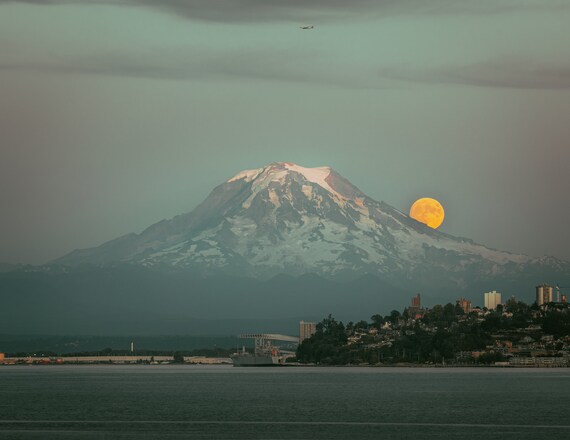 Full Moon Rising Over Mt. Rainier - Etsy