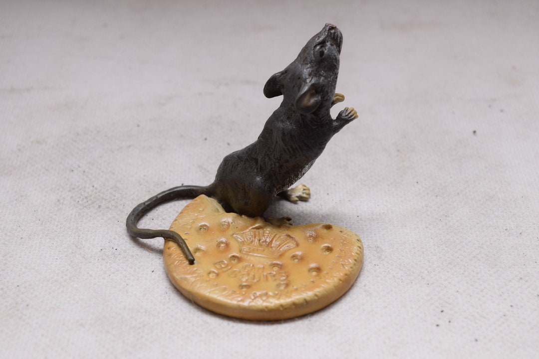 Bronze Sculpture of a Mouse Eating a Biscuit , Bronze Figure, Vintage ...