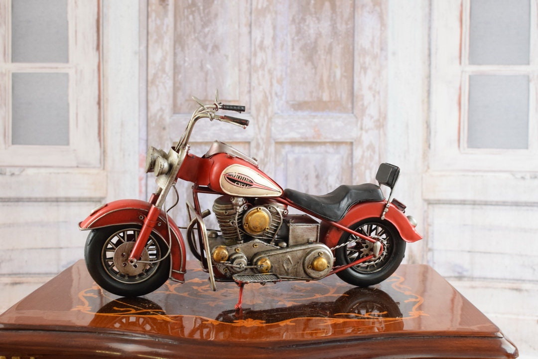 Vintage Red Motorbike - Amazing Old School Motorcycle - Old Classic ...