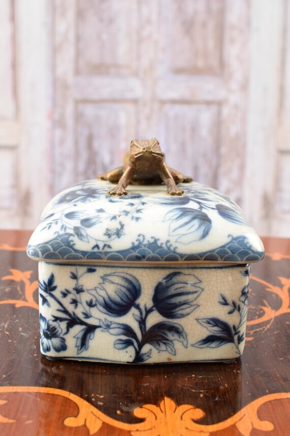 Porcelain Casket - Blue Box- Bronze Statue Frog - Flo… - Gem