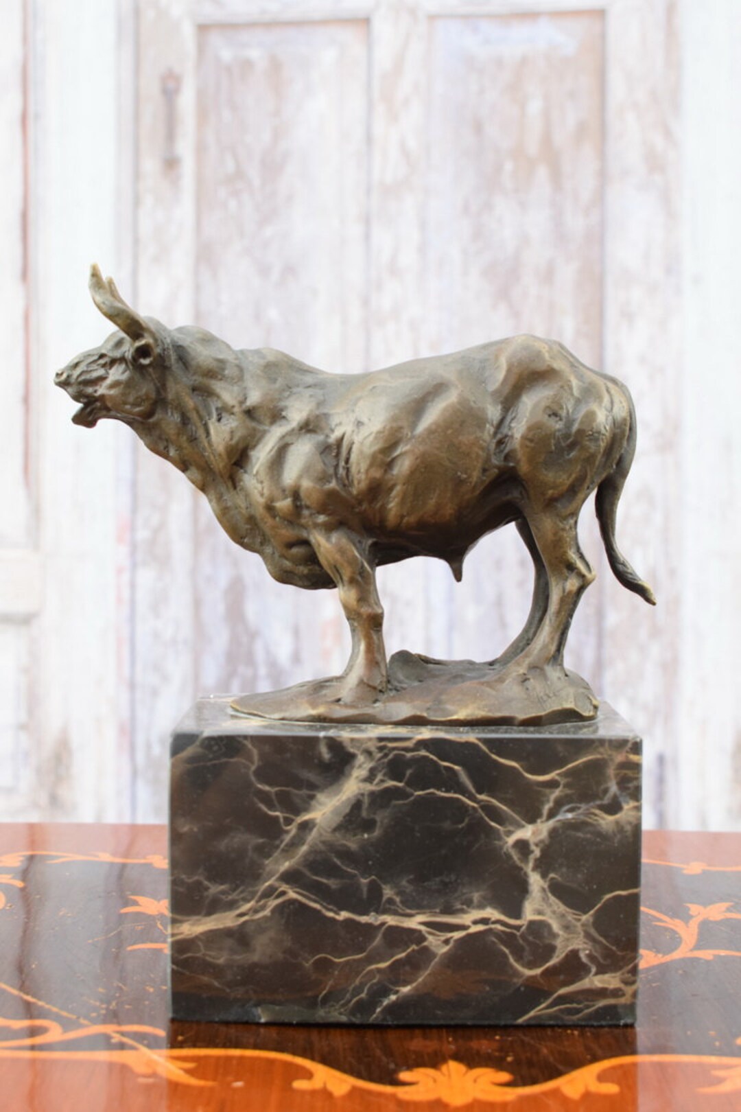Amazing Bull Realistic Bronze Sculpture - Premium Figurine Bronze on ...