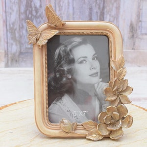 Amazing Beige Photo Frame Flowers and Butterfly Photo Frame Wedding ...