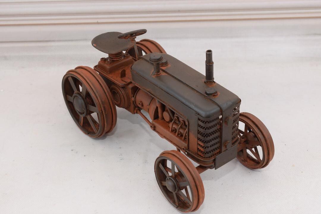Vintage Metal Model Tractor: Rustic Farmhouse Decor (6.69x11.02x6.30 ...