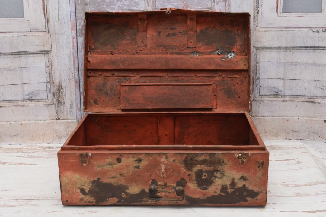 Metal Red Treasure Chest - Old Chest - Metal Wardrobe - Antique Decor ...