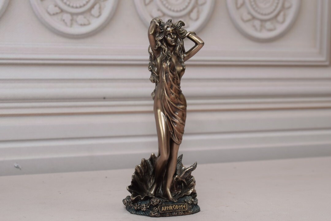 Venus De Milo Sculpture - Aphrodite Goddess Ancient Greek Statue ...