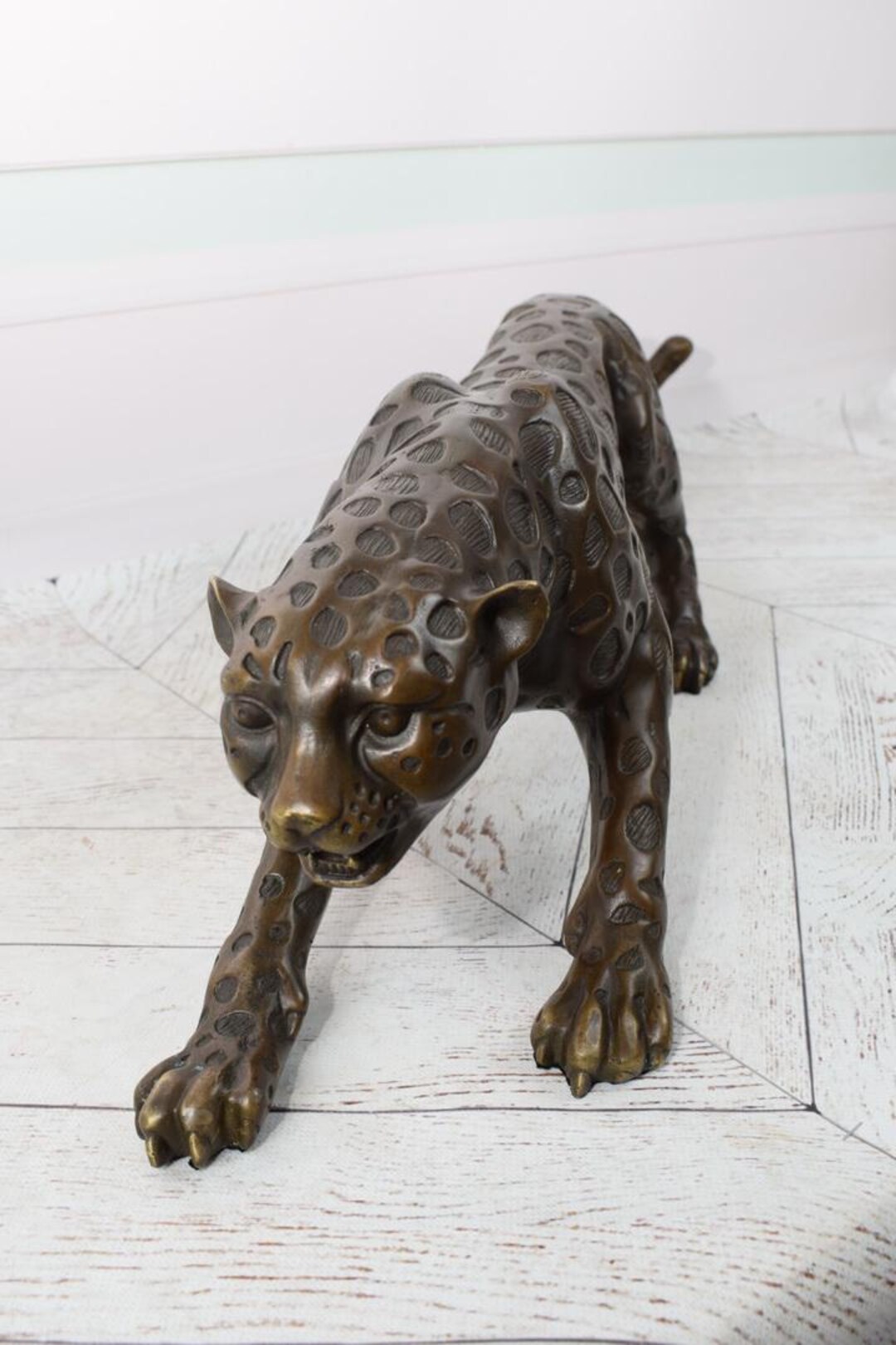 Estátua de bronze de pantera ambulante - Escultura de bronze de Gepard ...