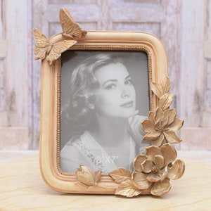 Amazing Beige Photo Frame Flowers and Butterfly Photo Frame Wedding ...