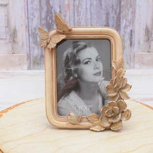 Amazing Beige Photo Frame Flowers and Butterfly Photo Frame Wedding ...