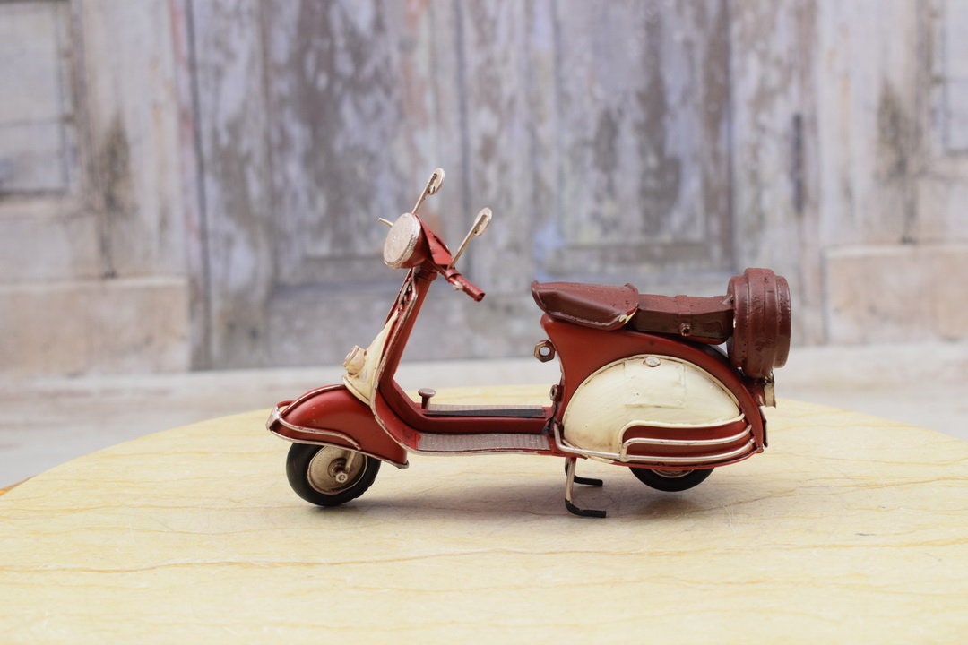 Roter Roller - Vintage Motorrad - Rotes Motorrad Altes Klassisches ...