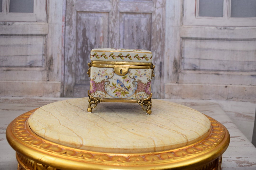 Antique Porcelain Box With Flowers Ornaments - Bronze Ornaments ...