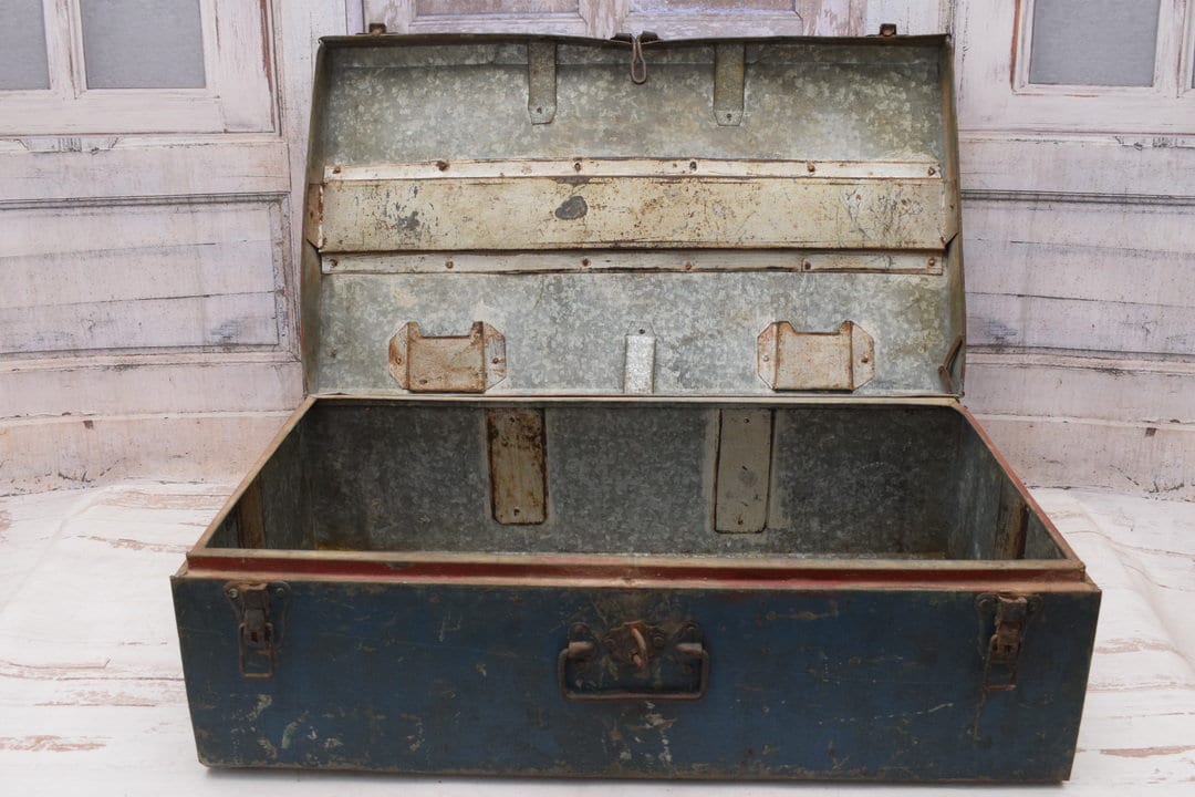 Metal Blue Treasure Chest - Old Chest - Metal Wardrobe - Antique Decor ...