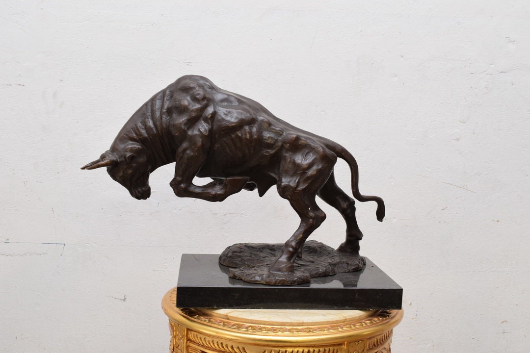 Very Large Bull Bronze Statue - Terrible Attacking Bull - Art Work ...