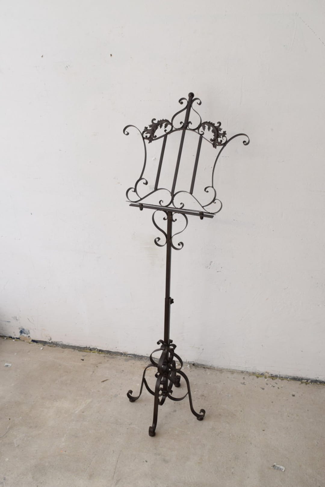 Restaurant Menu Stand Book Stand in Art Deco Style Iron Easel Flower ...