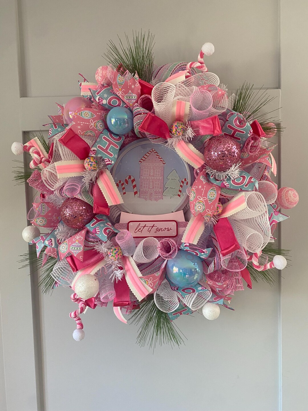 Colourful Wreath Illuminated Globe Pink and White Wreath Christmas ...
