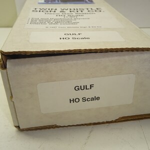 HO 1/87 Scale Gulf Deco Gas Station Model Structure Twin Whistle Sign ...
