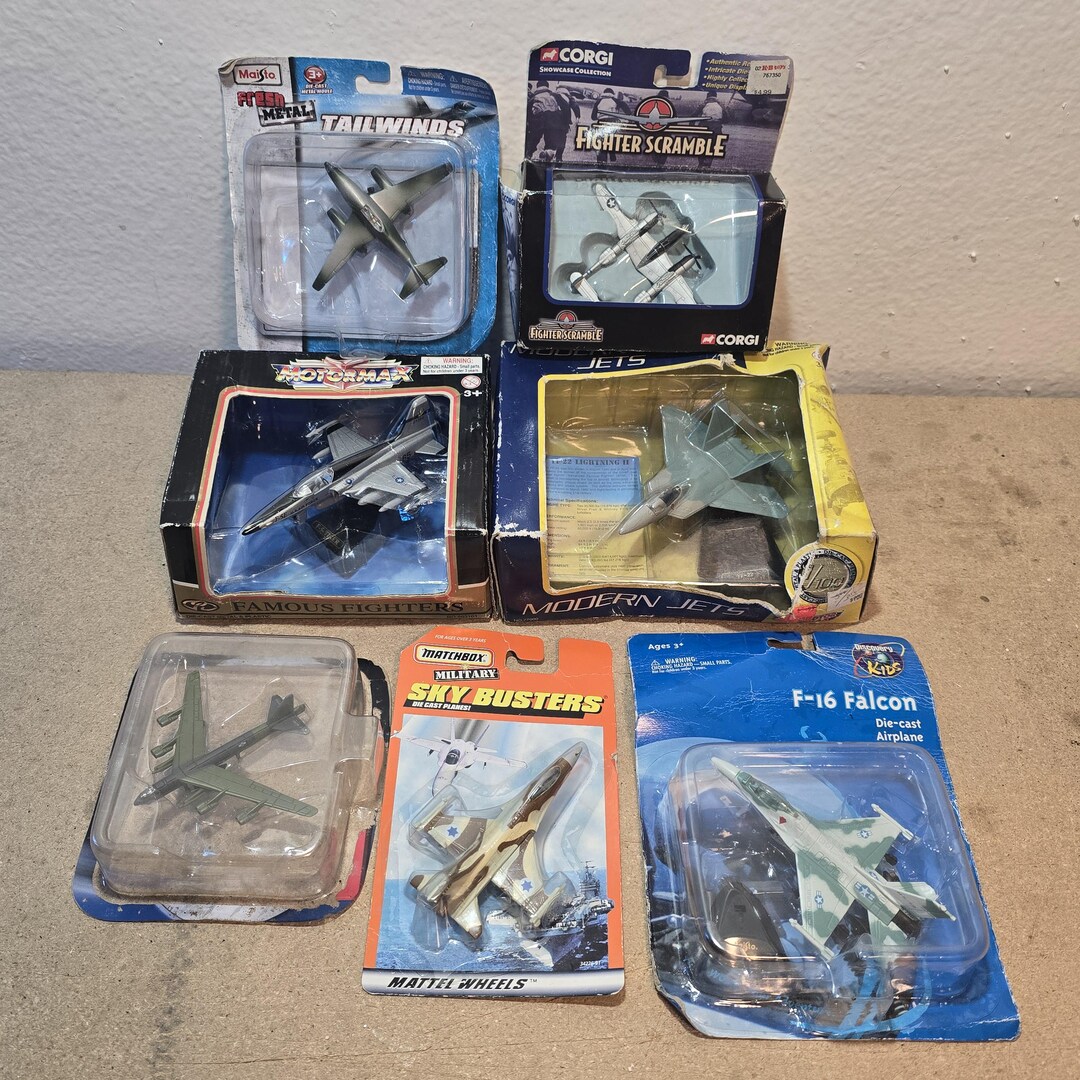 Modern Jets & WW2 Diecast Aircraft: F-5E / F-22 / B-52 / F-16 / ME-262 / P-38 by Motor Max and ...