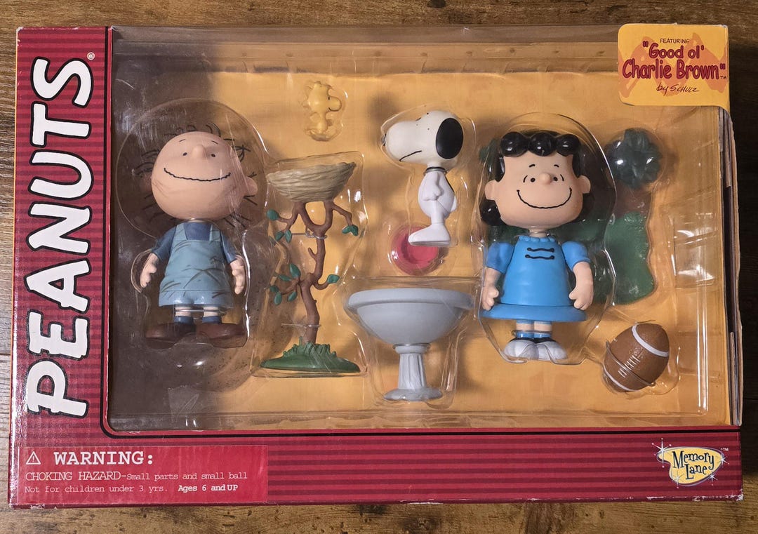 Peanuts Good Ol' Charlie Brown Snoopy & Boxed Figure Set Memory Lane ...