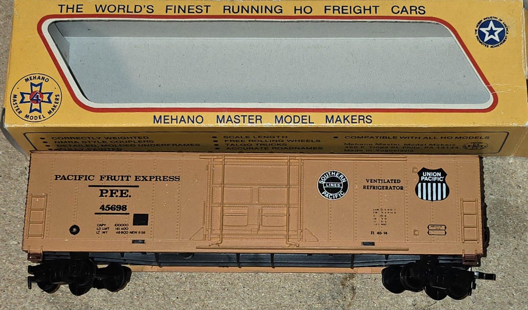 HO 1:87 Scale Mehano Pacific Fruit Express Box Car Orange P.F.E. #45698 ...