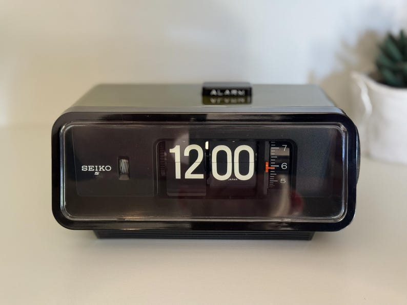 Vintage Seiko Flip Clock | Space Age | Olive Green, 70's Japan - Etsy