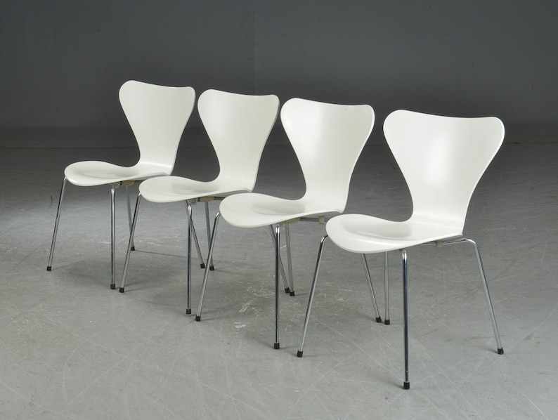 Arne Jacobsen - White 7er Chair - Model 3107 Fritz Hansen - Seven Chair ...