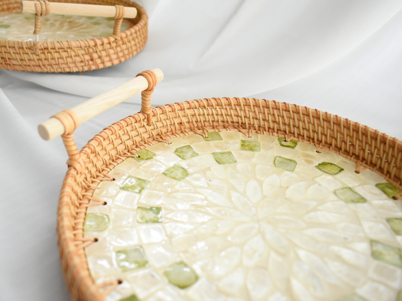 MEDIUM Round Rattan Color Shell Tray With Wooden - Etsy