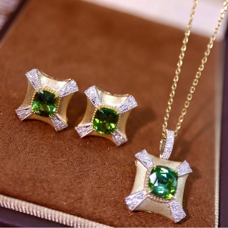 Natural Green Tourmaline & Diamond 18k Gold Pendant - Etsy