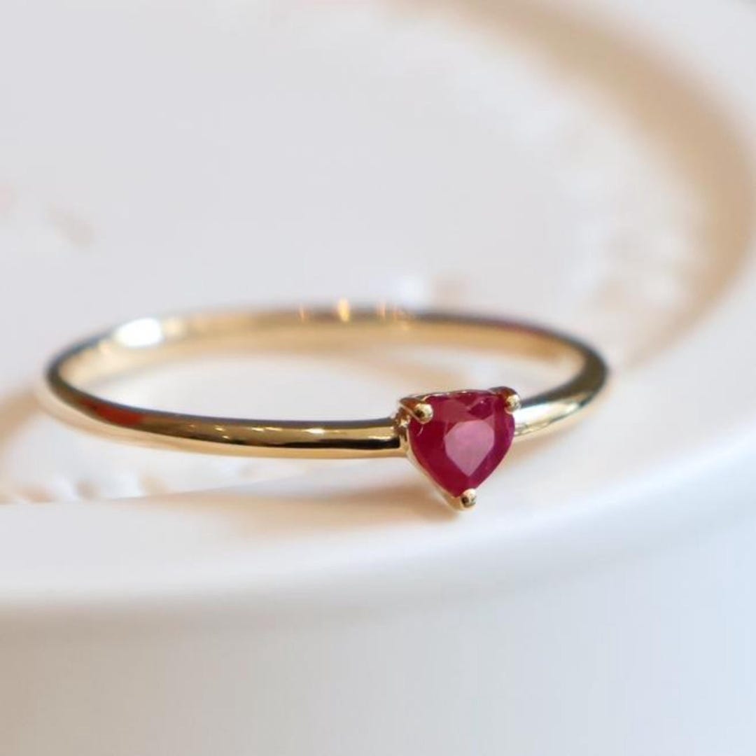 18k Gold Heart Ruby Ring, Minimalist Design - Etsy