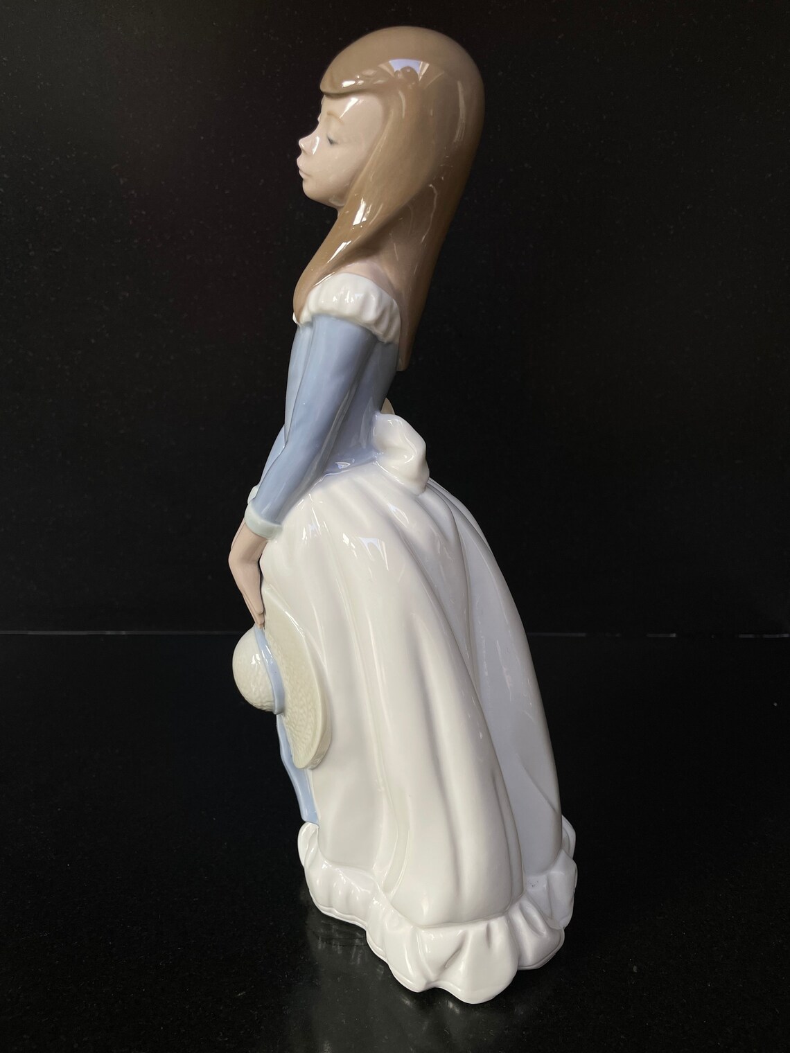 Nao by Lladro Daisa 1982 Figurine Girl Holding A Hat Dressed in Long ...