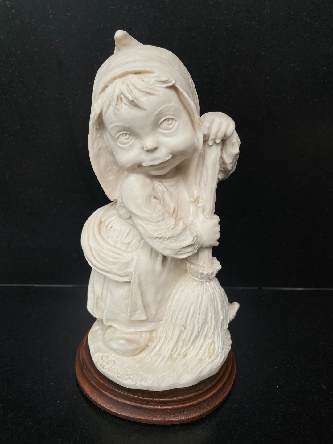 Gorgeous Gulliver’s World Figurine “girl With Broom” by G. Armani ...