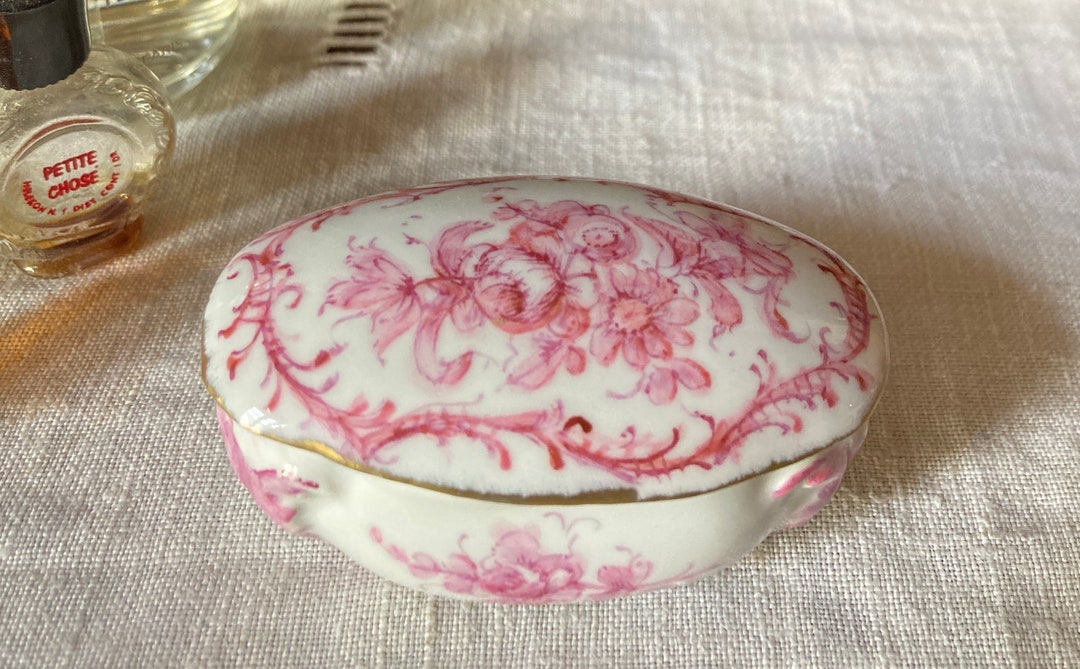 Antique French Porcelaine Pill Box / Dresser Trinket Box / Hand Painted ...