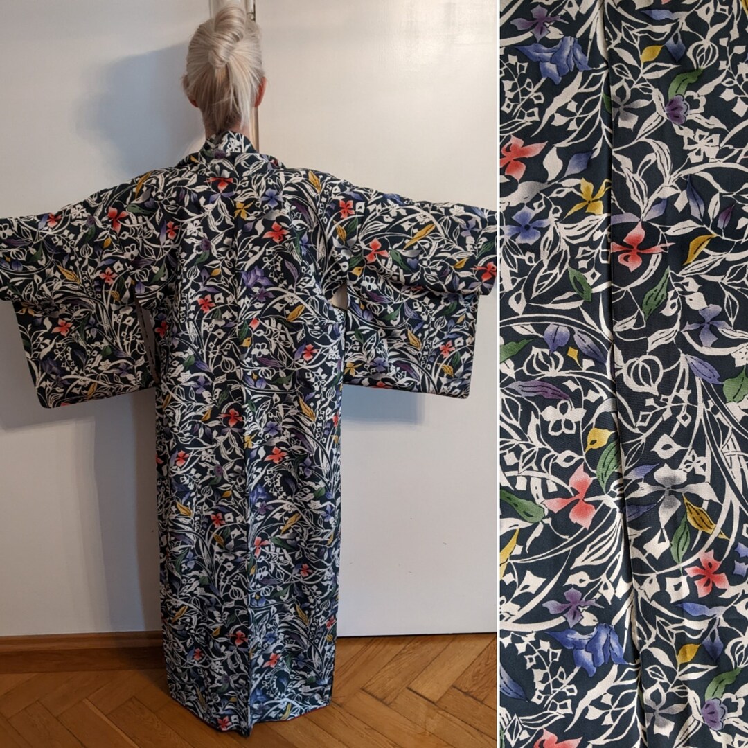 Vintage Japanese Ladies Crepe KIMONO, Kimono Dressing Gown/wall Art ...