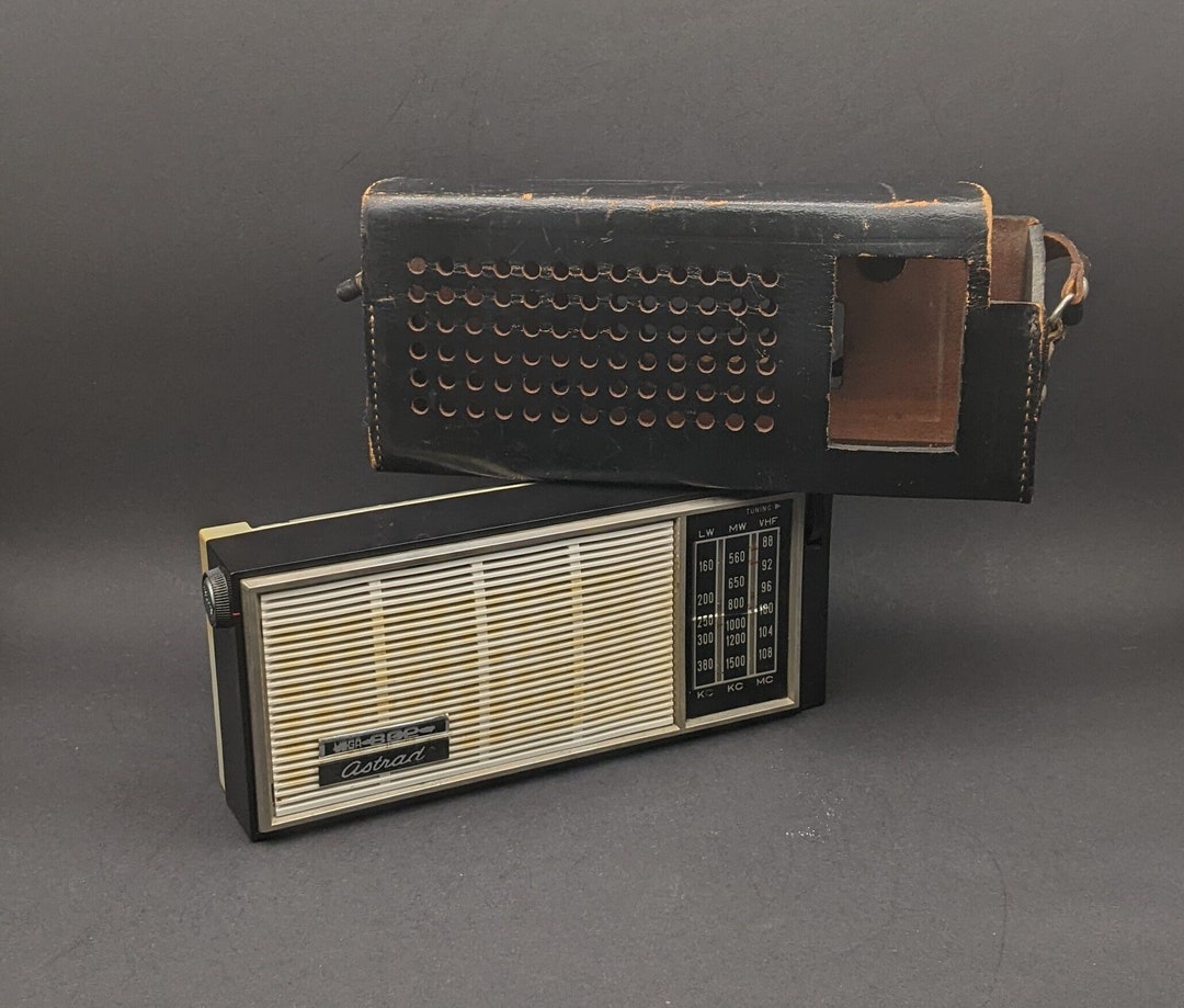 Vega ASTRAD 1970's Transistor Radio With Leather Carrying Case, USSR ...