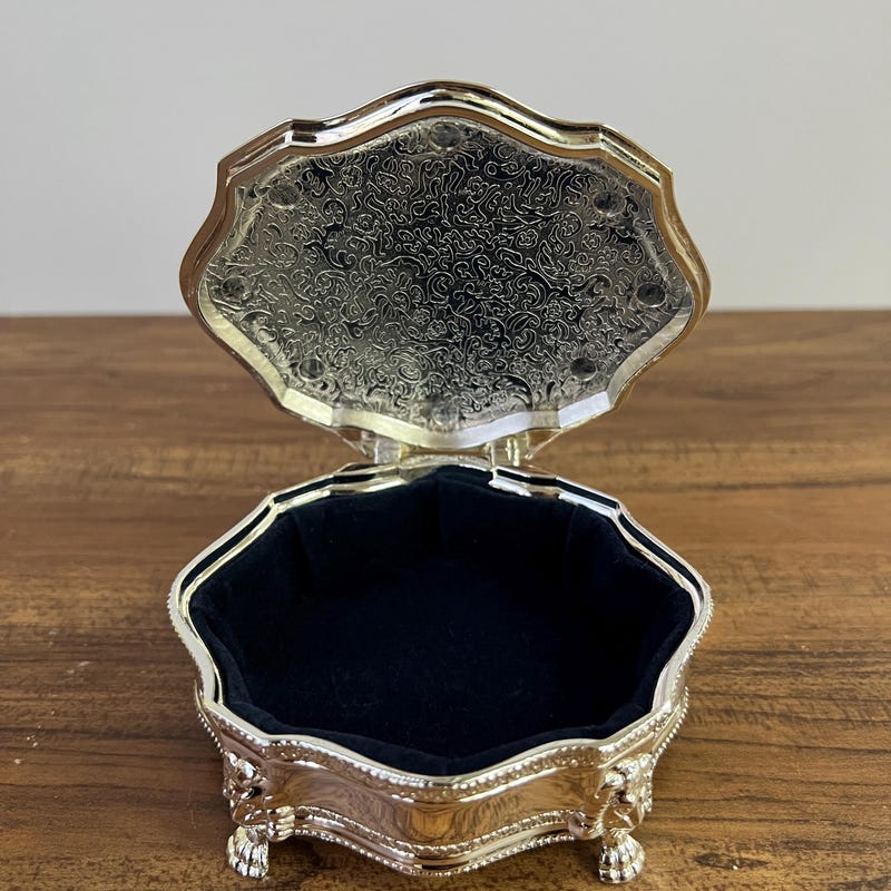 Victorian Gifts - 60+ Gift Ideas for 2025