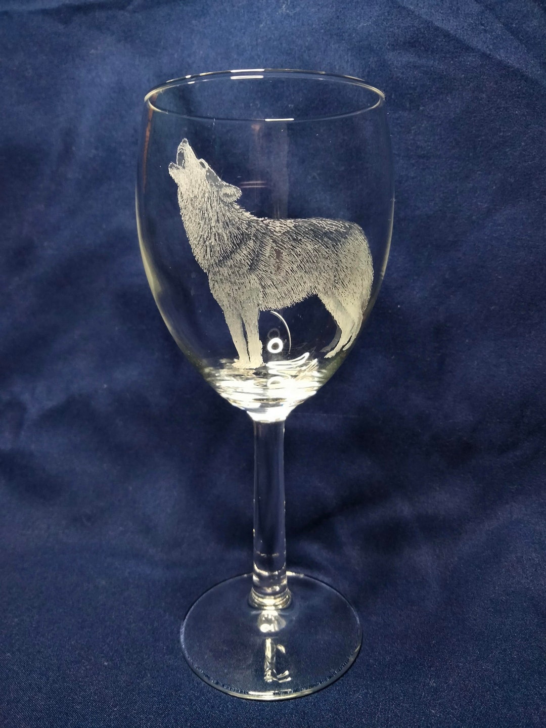 Personalized Howling Wolf Wine Glass Goblet | Hand Etched Glass | Hand ...