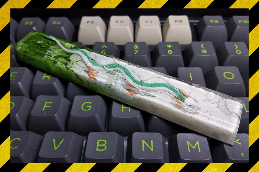 Haku Spi.rited A.way Dragon Spacebar Keycap With White Green Base ...