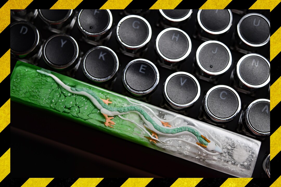 Haku Spi.rited A.way Dragon Spacebar Keycap With White Green Base ...