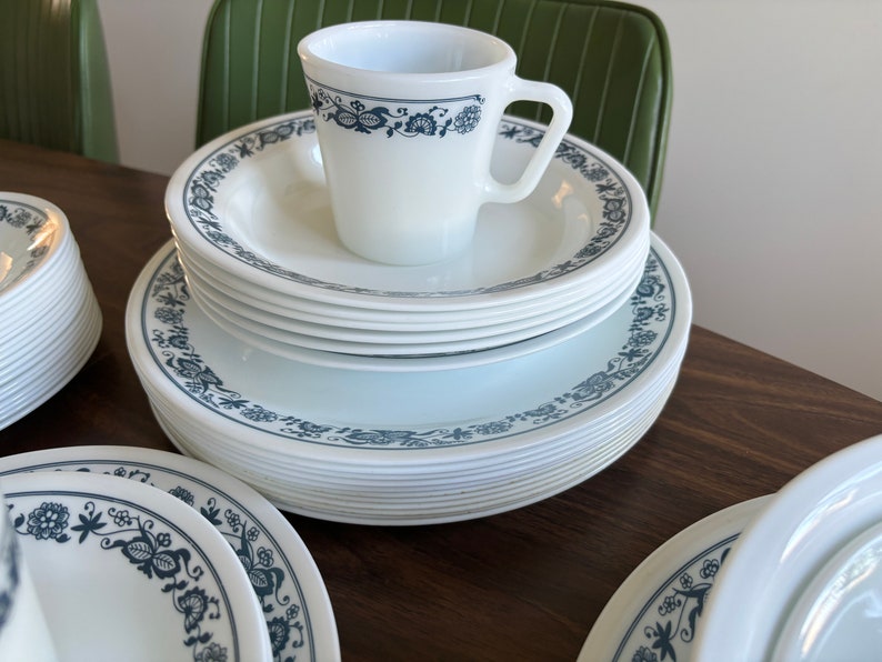 Corelle Blue Onion Old Town Blue Flower Pattern Dinnerware Vintage Dish ...