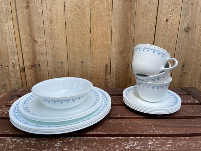 Corelle Blue Atomic Snowflake Garland 16 Piece Dish Set Retro Vintage ...