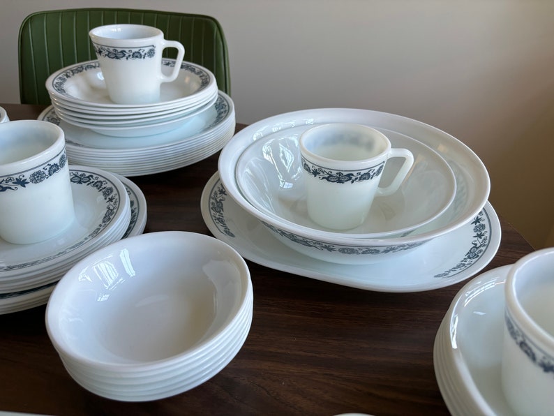 Corelle Blue Onion Old Town Blue Flower Pattern Dinnerware Vintage Dish ...