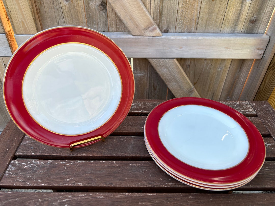 Set of 4 Vintage Pyrex Dinner Plates Milk Glass With Red and Gold Trim ...
