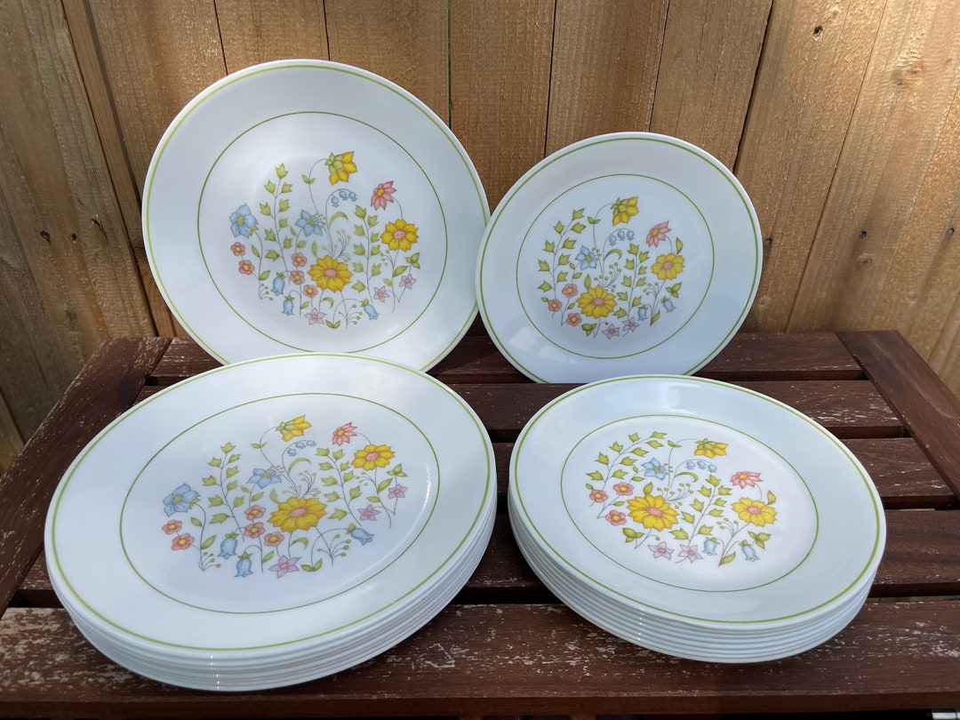 Corelle Spring Daisy Vintage 1970s Dinnerware MCM Pastel Floral 18 ...